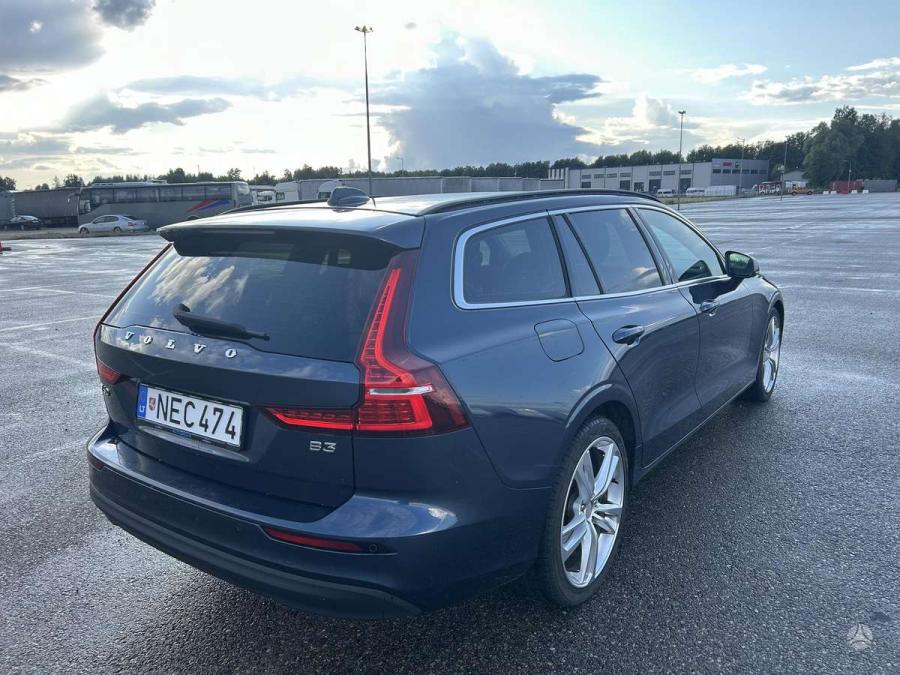 Blue Volvo V60 2022 in Vilnius, with an engine capacity of 1.97 L and mileage of 96 thousand km for 27900 €, photo 11 on AUTOMOTO.COM.LV