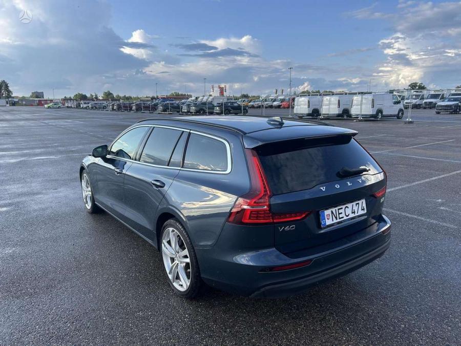 Blue Volvo V60 2022 in Vilnius, with an engine capacity of 1.97 L and mileage of 96 thousand km for 27900 €, photo 12 on AUTOMOTO.COM.LV