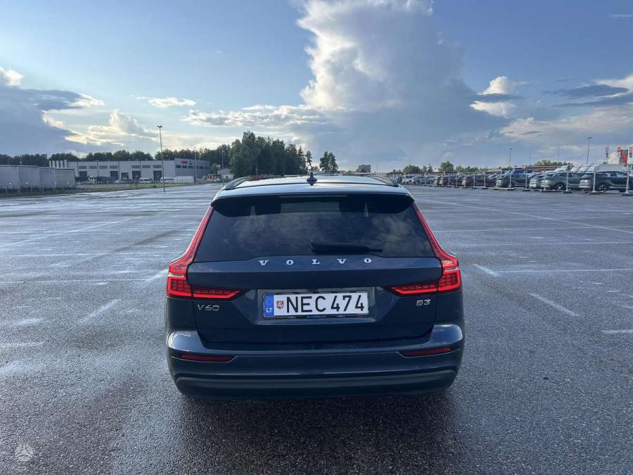 Blue Volvo V60 2022 in Vilnius, with an engine capacity of 1.97 L and mileage of 96 thousand km for 27900 €, photo 13 on AUTOMOTO.COM.LV