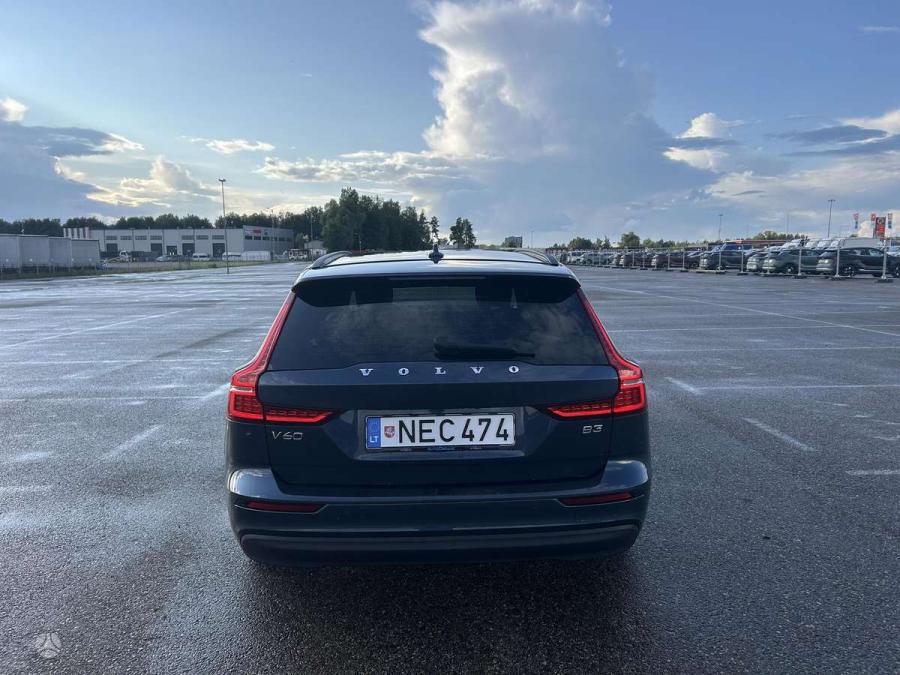 Blue Volvo V60 2022 in Vilnius, with an engine capacity of 1.97 L and mileage of 96 thousand km for 27900 €, photo 14 on AUTOMOTO.COM.LV
