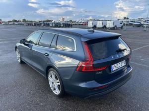 Blue Volvo V60 2022 in Vilnius, with an engine capacity of 1.97 L and mileage of 96 thousand km for 27900 €, photo 15 on AUTOMOTO.COM.LV