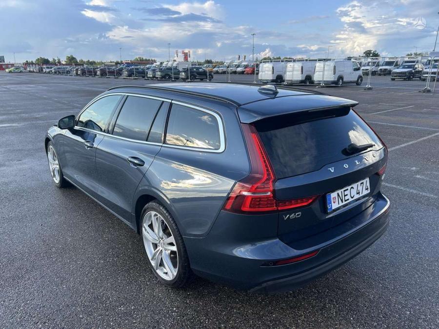 Blue Volvo V60 2022 in Vilnius, with an engine capacity of 1.97 L and mileage of 96 thousand km for 27900 €, photo 15 on AUTOMOTO.COM.LV