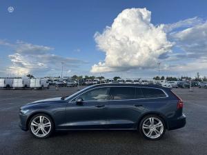Blue Volvo V60 2022 in Vilnius, with an engine capacity of 1.97 L and mileage of 96 thousand km for 27900 €, photo 16 on AUTOMOTO.COM.LV