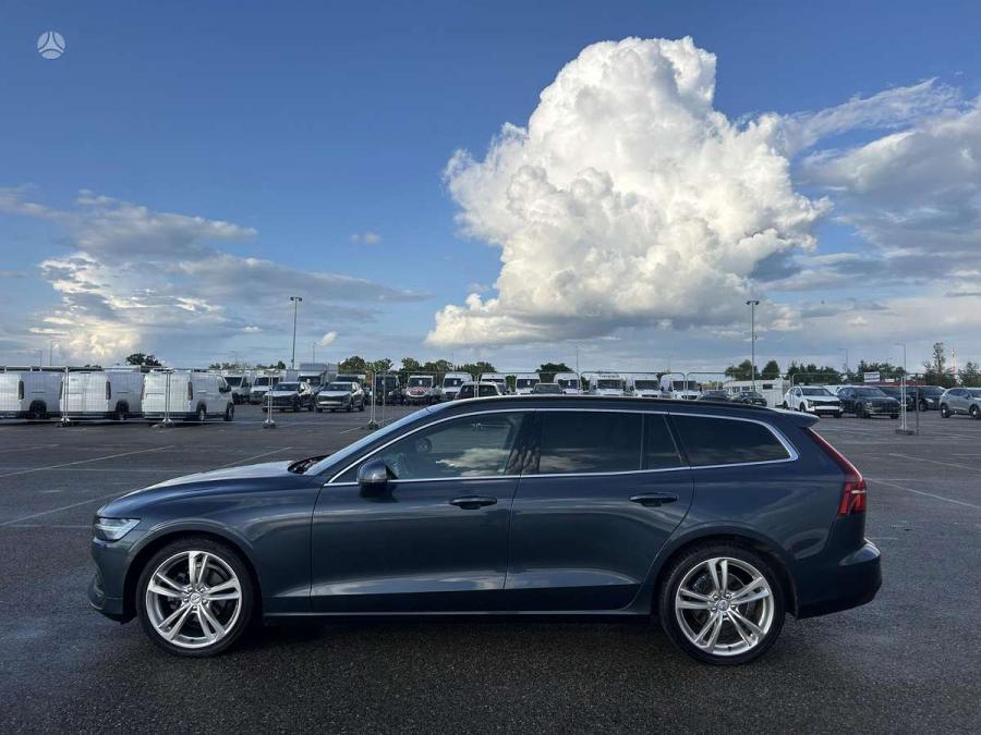 Blue Volvo V60 2022 in Vilnius, with an engine capacity of 1.97 L and mileage of 96 thousand km for 27900 €, photo 16 on AUTOMOTO.COM.LV