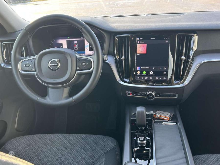 Blue Volvo V60 2022 in Vilnius, with an engine capacity of 1.97 L and mileage of 96 thousand km for 27900 €, photo 22 on AUTOMOTO.COM.LV