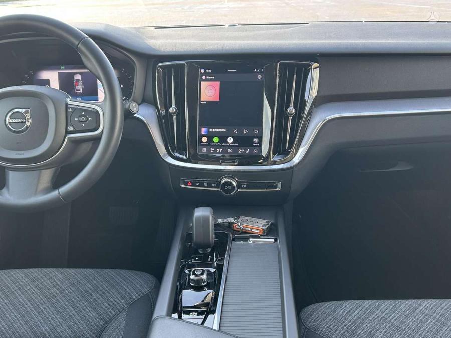 Blue Volvo V60 2022 in Vilnius, with an engine capacity of 1.97 L and mileage of 96 thousand km for 27900 €, photo 23 on AUTOMOTO.COM.LV