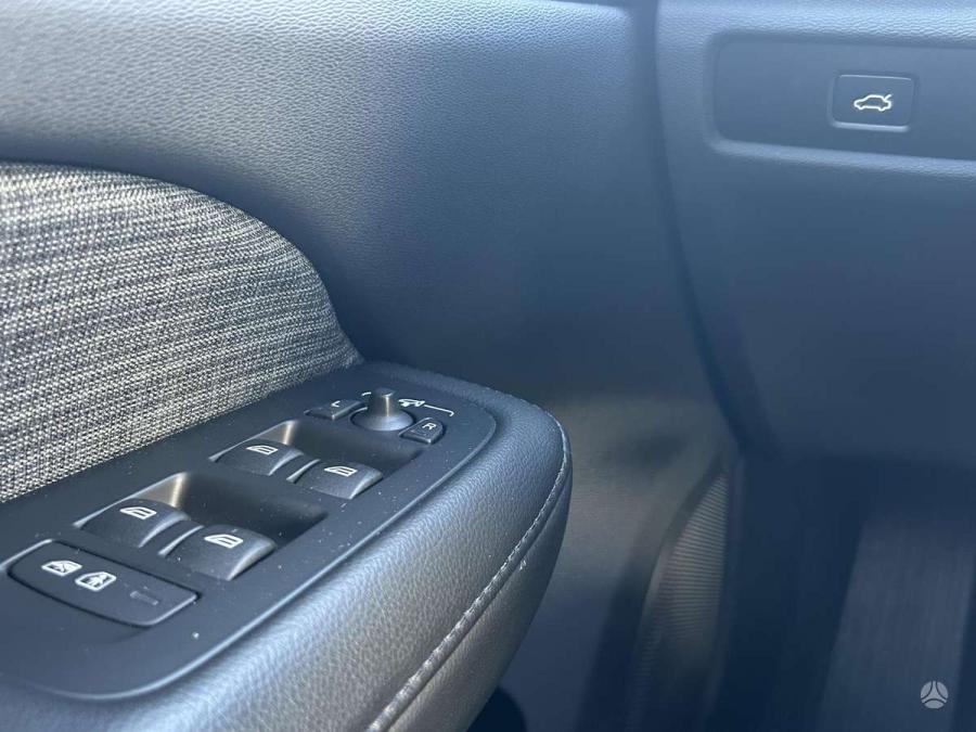Blue Volvo V60 2022 in Vilnius, with an engine capacity of 1.97 L and mileage of 96 thousand km for 27900 €, photo 30 on AUTOMOTO.COM.LV
