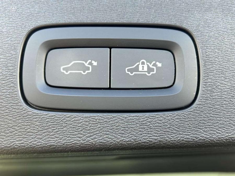 Blue Volvo V60 2022 in Vilnius, with an engine capacity of 1.97 L and mileage of 96 thousand km for 27900 €, photo 39 on AUTOMOTO.COM.LV