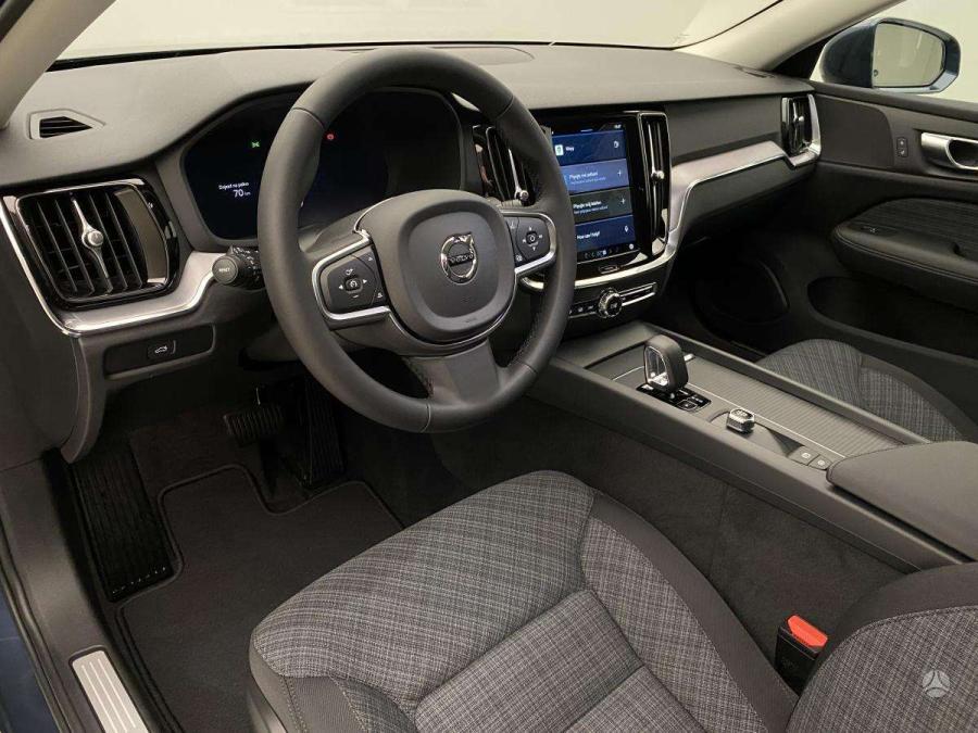 Blue Volvo V60 2022 in Vilnius, with an engine capacity of 1.97 L and mileage of 96 thousand km for 27900 €, photo 43 on AUTOMOTO.COM.LV
