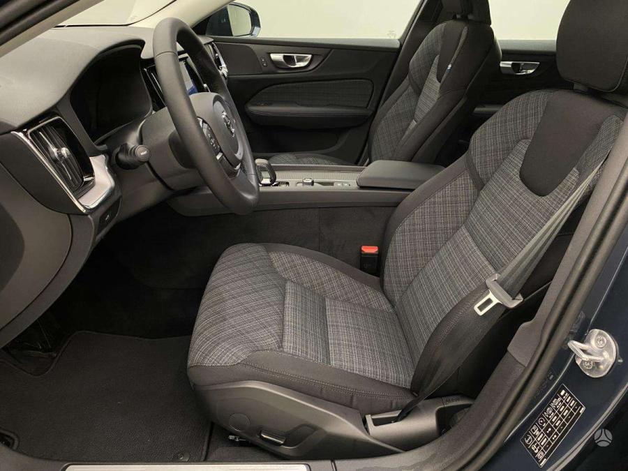 Blue Volvo V60 2022 in Vilnius, with an engine capacity of 1.97 L and mileage of 96 thousand km for 27900 €, photo 44 on AUTOMOTO.COM.LV