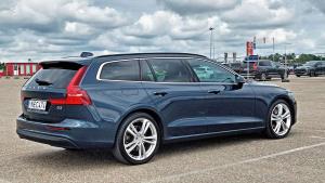 Zils Volvo V60 2022 Viļņa, ar dzinēja tilpumu 1.97 L un nobraukumu 96 tūkst. km par 27700 €, foto 8 vietnē AUTOMOTO.COM.LV