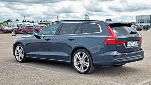 Zils Volvo V60 2022 Viļņa, ar dzinēja tilpumu 1.97 L un nobraukumu 96 tūkst. km par 27700 €, foto 12 vietnē AUTOMOTO.COM.LV