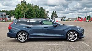 Zils Volvo V60 2022 Viļņa, ar dzinēja tilpumu 1.97 L un nobraukumu 96 tūkst. km par 27700 €, foto 14 vietnē AUTOMOTO.COM.LV