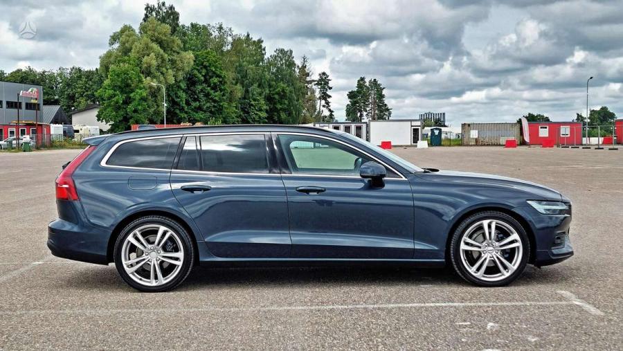 Zils Volvo V60 2022 Viļņa, ar dzinēja tilpumu 1.97 L un nobraukumu 96 tūkst. km par 27700 €, foto 14 vietnē AUTOMOTO.COM.LV