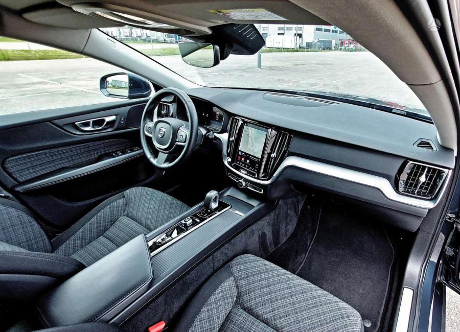 Zils Volvo V60 2022 Viļņa, ar dzinēja tilpumu 1.97 L un nobraukumu 96 tūkst. km par 27700 €, foto 17 vietnē AUTOMOTO.COM.LV