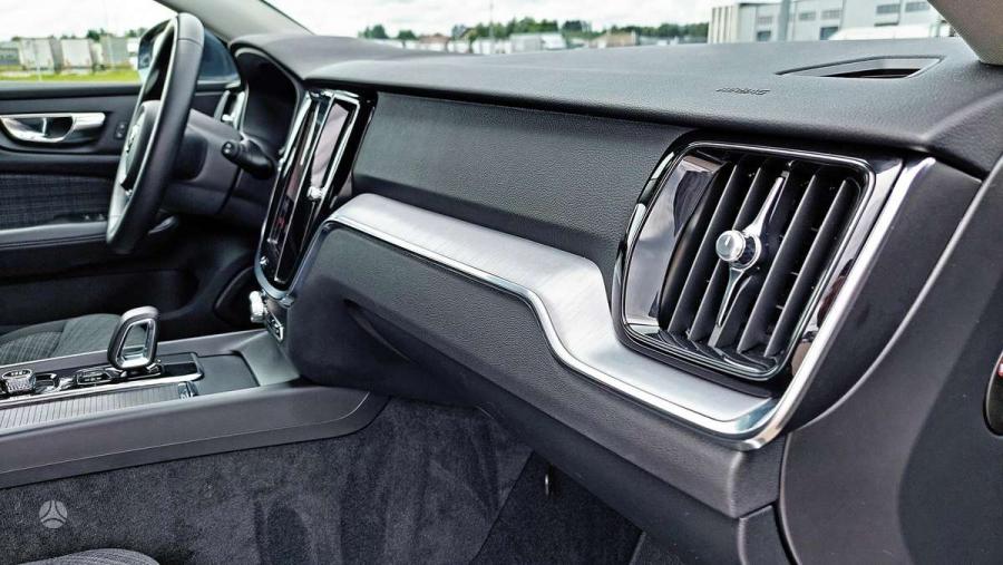 Zils Volvo V60 2022 Viļņa, ar dzinēja tilpumu 1.97 L un nobraukumu 96 tūkst. km par 27700 €, foto 19 vietnē AUTOMOTO.COM.LV