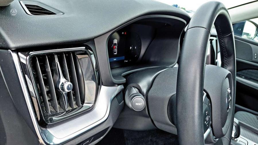 Zils Volvo V60 2022 Viļņa, ar dzinēja tilpumu 1.97 L un nobraukumu 96 tūkst. km par 27700 €, foto 21 vietnē AUTOMOTO.COM.LV