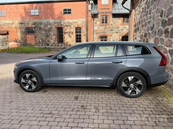 Volvo V60 2022 Gulbene vietnē Zils Volvo V60 2022 Gulbene, ar dzinēja tilpumu 2.00 L un nobraukumu 89 tūkst. km par 32900 €, foto 5 vietnē AUTOMOTO.COM.LV