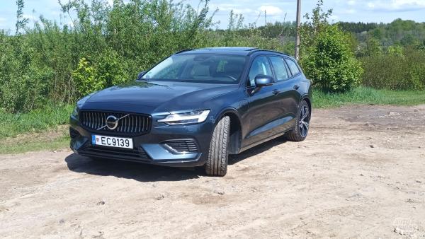 Синий Вольво B60 2024 в Клайпеда, объемом двигателя 2.00 л и пробегом 14 тыс. км за 41500 €, фото 1 на AUTOMOTO.COM.LV