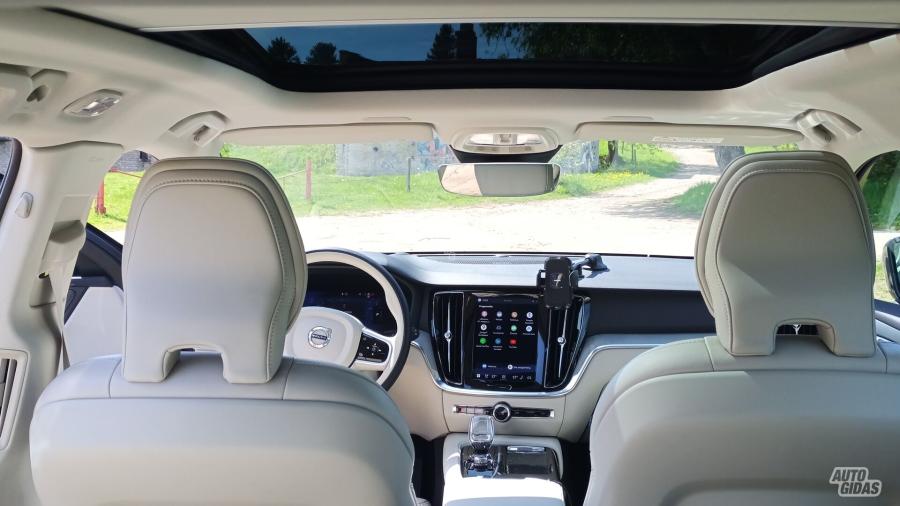 Zils Volvo V60 2024 Klaipėda, ar dzinēja tilpumu 2.00 L un nobraukumu 14 tūkst. km par 41500 €, foto 7 vietnē AUTOMOTO.COM.LV