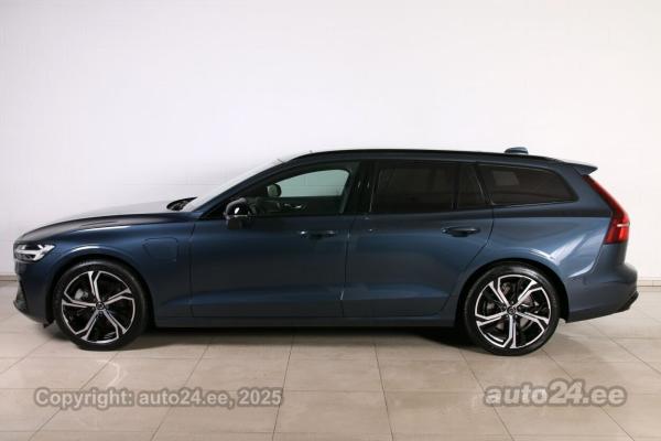 Blue Volvo V60 2025 in Tallinn, with an engine capacity of 2.00 L and mileage of 26 thousand km for 52990 €, photo 3 on AUTOMOTO.COM.LV