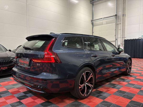 Blue Volvo V60 2025 in Vilnius, with an engine capacity of 1.97 L and mileage of 18 thousand km for 37990 €, photo 4 on AUTOMOTO.COM.LV
