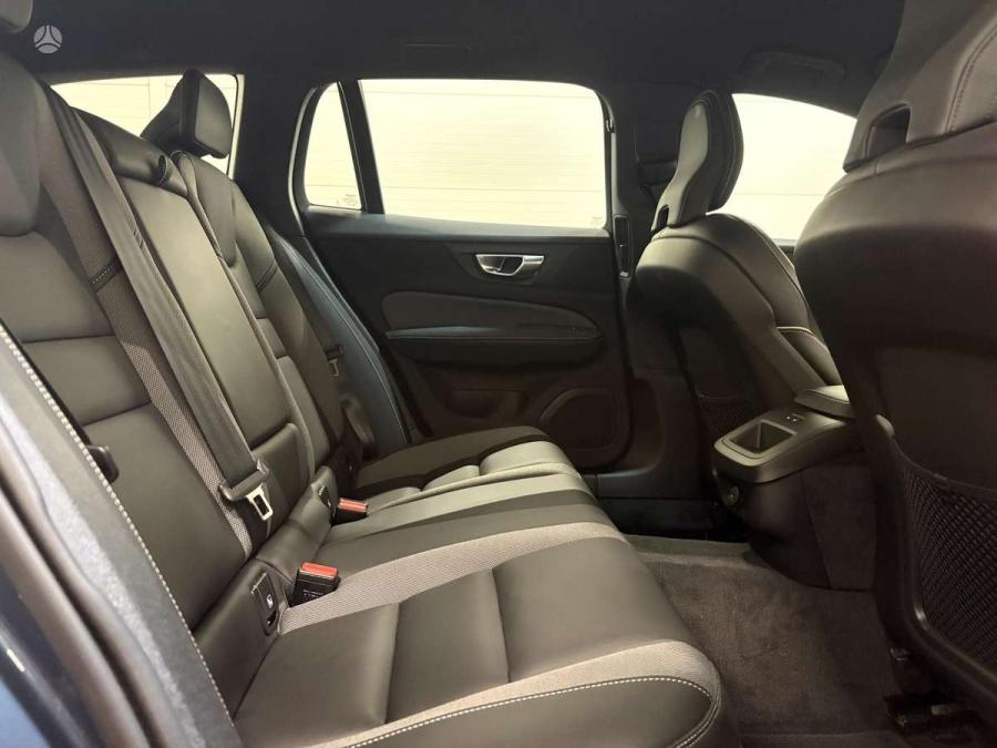 Blue Volvo V60 2025 in Vilnius, with an engine capacity of 1.97 L and mileage of 18 thousand km for 37990 €, photo 33 on AUTOMOTO.COM.LV