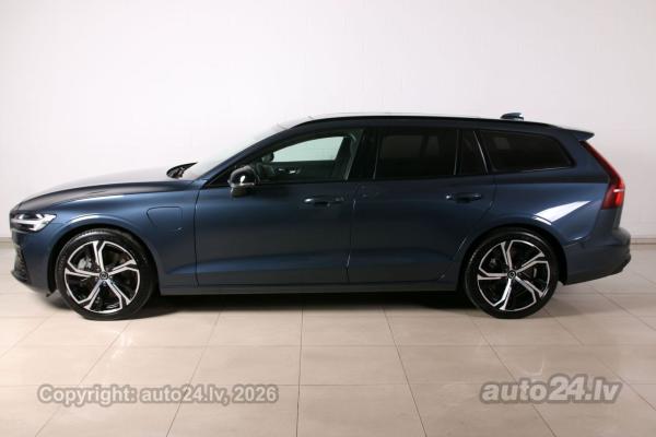 Zils Volvo V60 2025 Tallina, ar dzinēja tilpumu 2.00 L un nobraukumu 22 tūkst. km par 51990 €, foto 4 vietnē AUTOMOTO.COM.LV