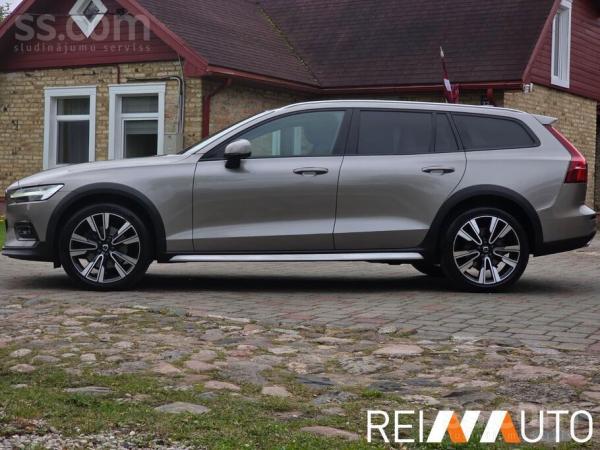 Brown Volvo V60 2021 in Riga, with an engine capacity of 2.00 L and mileage of 260 thousand km for 18950 €, photo 3 on AUTOMOTO.COM.LV