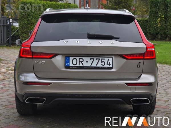Brown Volvo V60 2021 in Riga, with an engine capacity of 2.00 L and mileage of 260 thousand km for 18950 €, photo 5 on AUTOMOTO.COM.LV