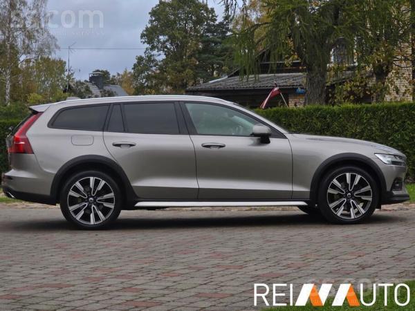Brown Volvo V60 2021 in Riga, with an engine capacity of 2.00 L and mileage of 260 thousand km for 18950 €, photo 7 on AUTOMOTO.COM.LV