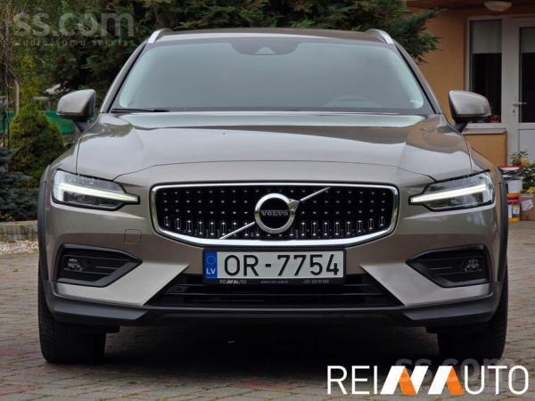 Brown Volvo V60 2021 in Riga, with an engine capacity of 2.00 L and mileage of 260 thousand km for 18950 €, photo 9 on AUTOMOTO.COM.LV