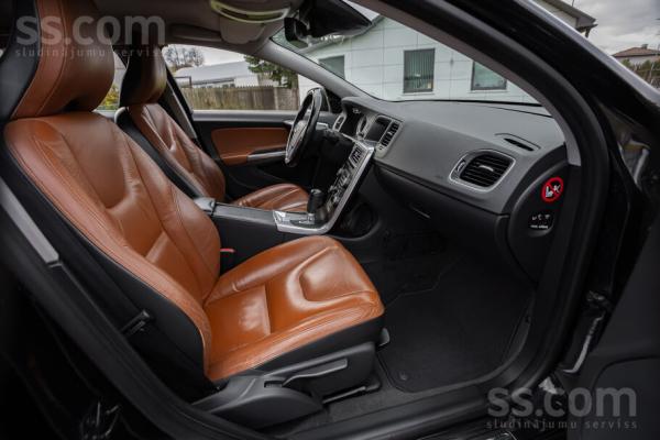 Brown Volvo V60 2011 in Riga, with an engine capacity of 1.60 L and mileage of 240 thousand km for 6650 €, photo 11 on AUTOMOTO.COM.LV