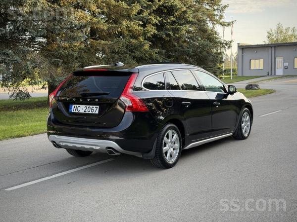 Brown Volvo V60 2011 in Jelgava, with an engine capacity of 2.40 L and mileage of 237 thousand km for 6900 €, photo 2 on AUTOMOTO.COM.LV