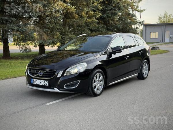 Brown Volvo V60 2011 in Jelgava, with an engine capacity of 2.40 L and mileage of 237 thousand km for 6900 €, photo 4 on AUTOMOTO.COM.LV