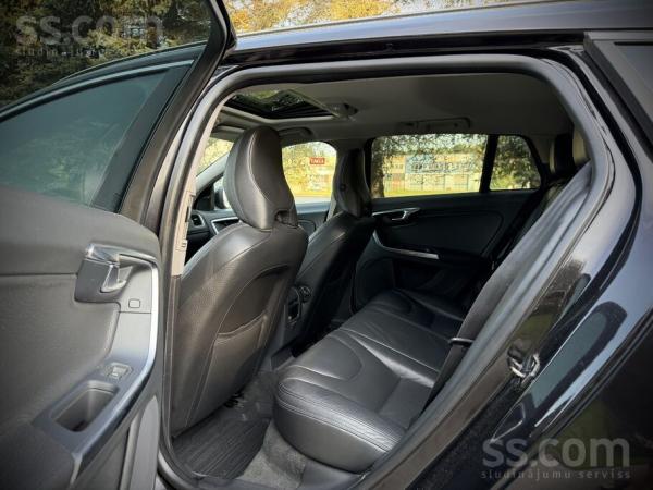 Brown Volvo V60 2011 in Jelgava, with an engine capacity of 2.40 L and mileage of 237 thousand km for 6900 €, photo 7 on AUTOMOTO.COM.LV