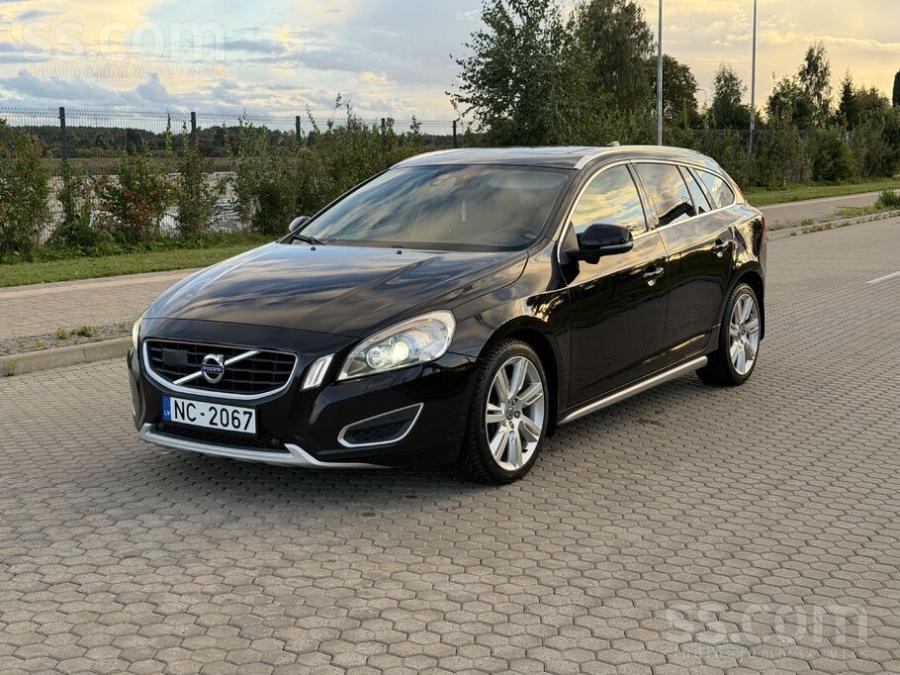 Brown Volvo V60 2011 in Jelgava, with an engine capacity of 2.40 L and mileage of 0 thousand km for 6700 €, photo 1 on AUTOMOTO.COM.LV
