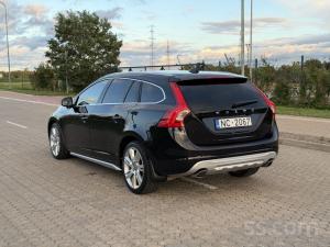 Brown Volvo V60 2011 in Jelgava, with an engine capacity of 2.40 L and mileage of 0 thousand km for 6700 €, photo 3 on AUTOMOTO.COM.LV