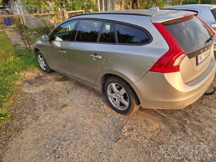Brūns Volvo V60 2013 Rēzekne, ar dzinēja tilpumu 1.60 L un nobraukumu 380 tūkst. km par 7000 €, foto 2 vietnē AUTOMOTO.COM.LV