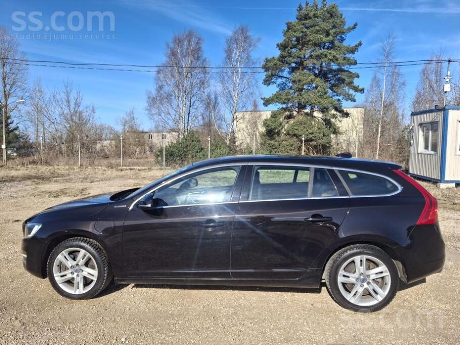 Brūns Volvo V60 2013 Rīga, ar dzinēja tilpumu 2.40 L un nobraukumu 284 tūkst. km par 6995 €, foto 3 vietnē AUTOMOTO.COM.LV