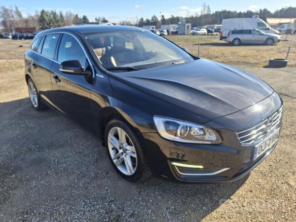 Brūns Volvo V60 2013 Rīga, ar dzinēja tilpumu 2.40 L un nobraukumu 284 tūkst. km par 6995 €, foto 4 vietnē AUTOMOTO.COM.LV