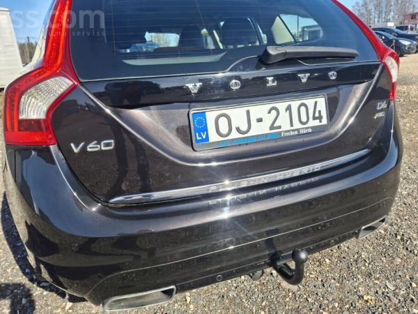 Brūns Volvo V60 2013 Rīga, ar dzinēja tilpumu 2.40 L un nobraukumu 284 tūkst. km par 6995 €, foto 7 vietnē AUTOMOTO.COM.LV