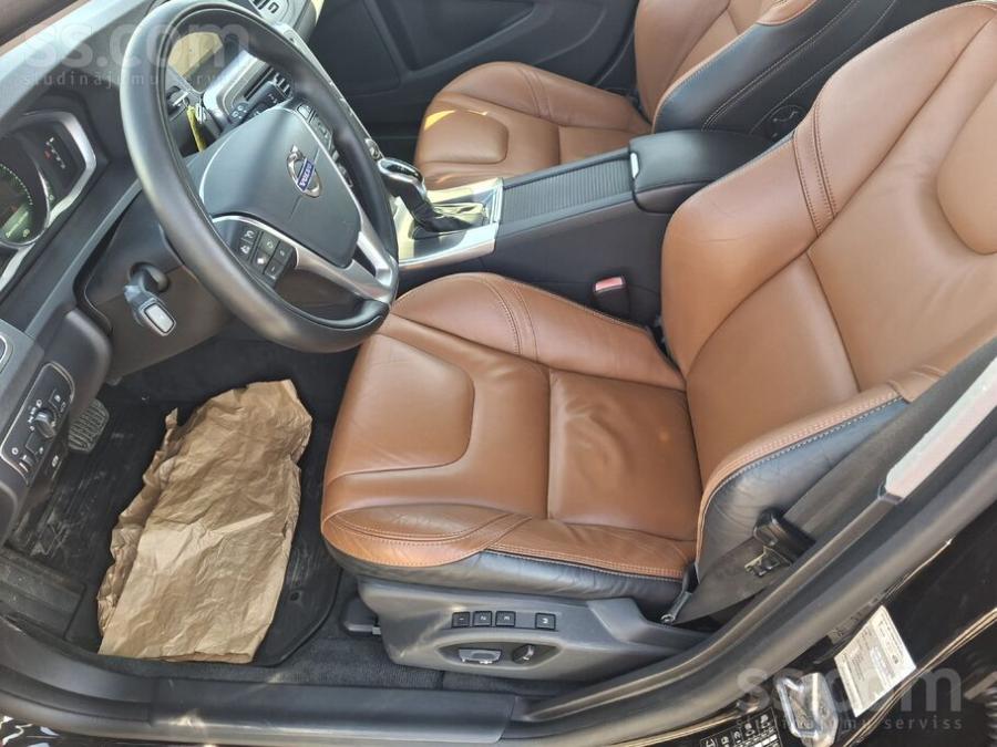Brūns Volvo V60 2013 Rīga, ar dzinēja tilpumu 2.40 L un nobraukumu 284 tūkst. km par 6995 €, foto 9 vietnē AUTOMOTO.COM.LV