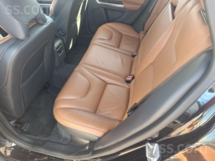 Brūns Volvo V60 2013 Rīga, ar dzinēja tilpumu 2.40 L un nobraukumu 284 tūkst. km par 6995 €, foto 11 vietnē AUTOMOTO.COM.LV