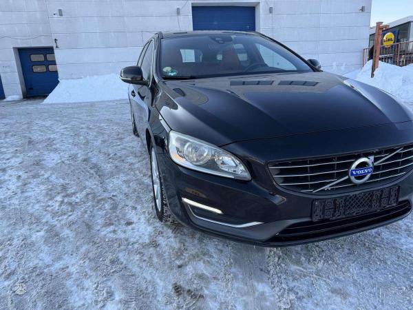 Brūns Volvo V60 2014 Kauņa, ar dzinēja tilpumu 2.00 L un nobraukumu 270 tūkst. km par 5950 €, foto 4 vietnē AUTOMOTO.COM.LV