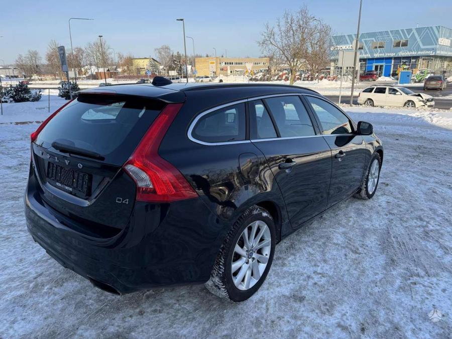 Brown Volvo V60 2014 in Kaunas, with an engine capacity of 2.00 L and mileage of 270 thousand km for 5950 €, photo 7 on AUTOMOTO.COM.LV
