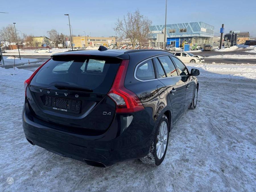 Brown Volvo V60 2014 in Kaunas, with an engine capacity of 2.00 L and mileage of 270 thousand km for 5950 €, photo 8 on AUTOMOTO.COM.LV
