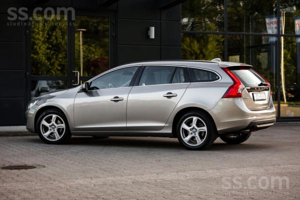 Brown Volvo V60 2011 in Jelgava, with an engine capacity of 2.00 L and mileage of 0 thousand km for 13200 €, photo 10 on AUTOMOTO.COM.LV