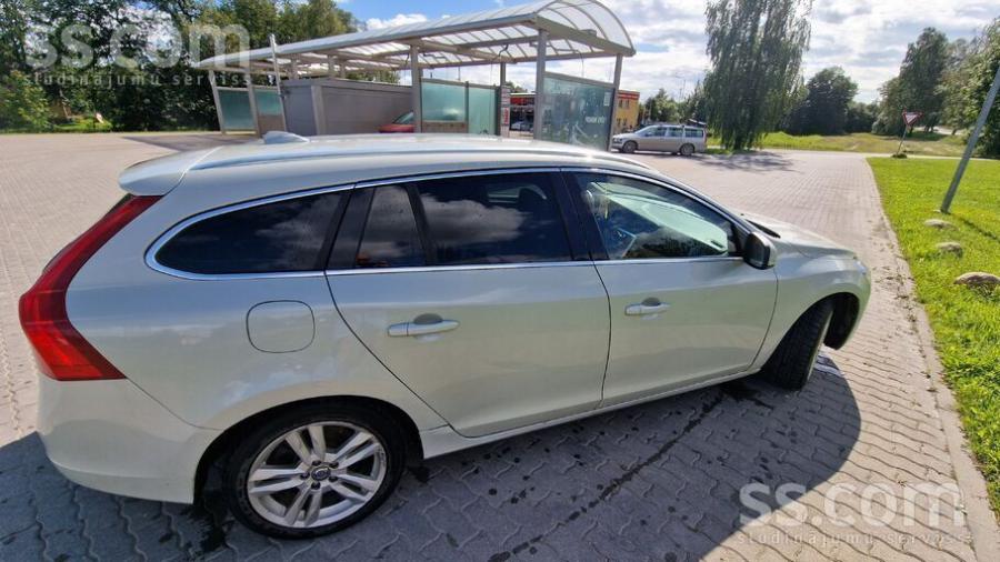Brūns Volvo V60 2011 Rīga, ar dzinēja tilpumu 2.00 L un nobraukumu 0 tūkst. km par 5650 €, foto 2 vietnē AUTOMOTO.COM.LV