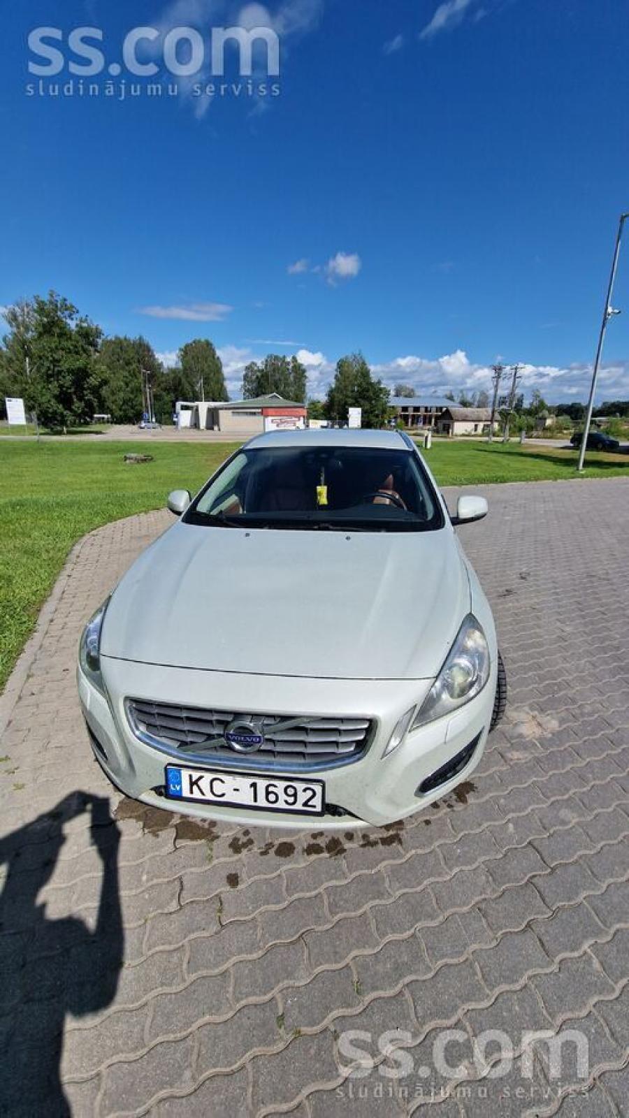 Brūns Volvo V60 2011 Rīga, ar dzinēja tilpumu 2.00 L un nobraukumu 0 tūkst. km par 5650 €, foto 4 vietnē AUTOMOTO.COM.LV
